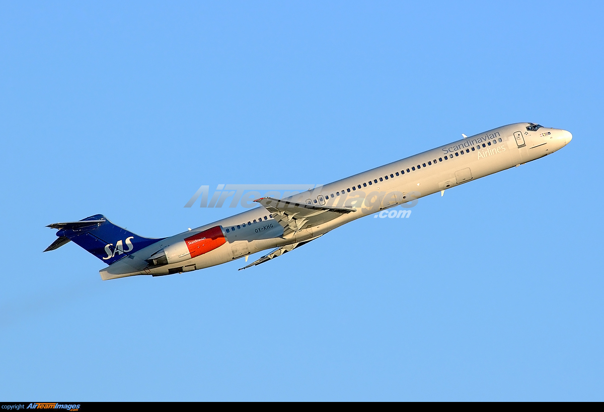 McDonnell Douglas MD-82 - Large Preview - AirTeamImages.com