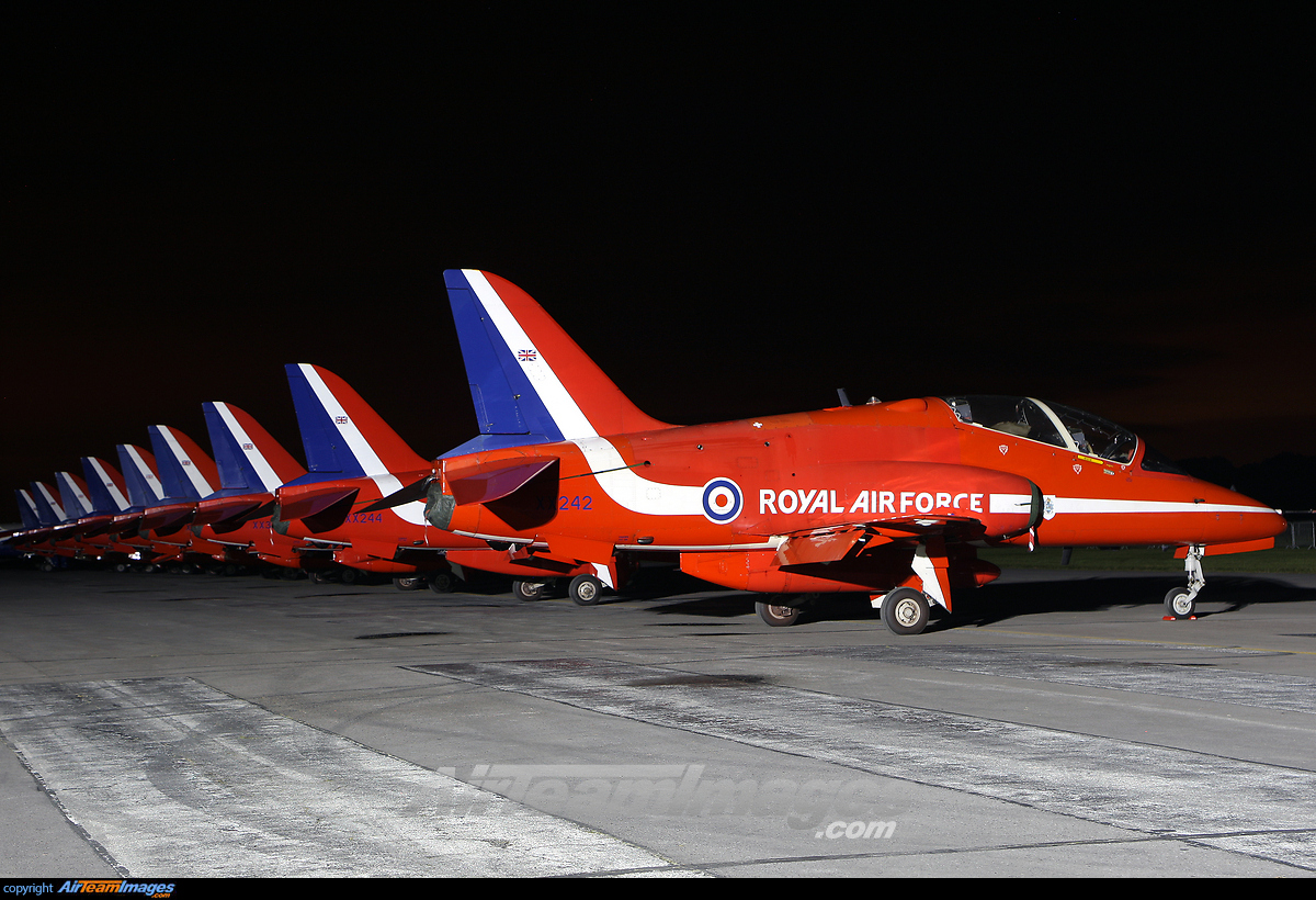 Red Arrows - Large Preview - AirTeamImages.com Red Arrows - Large Preview - AirTeamImages.com