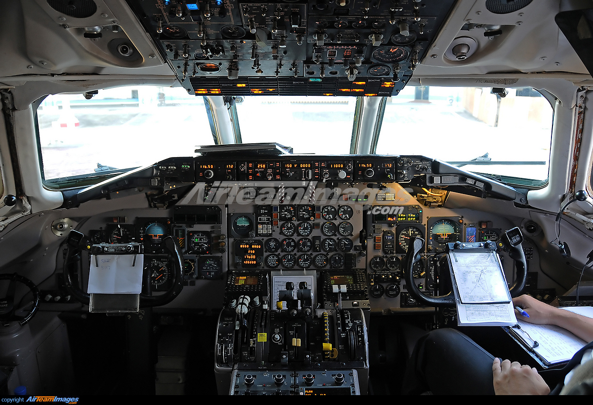 McDonnell Douglas MD-82 - Large Preview - AirTeamImages.com