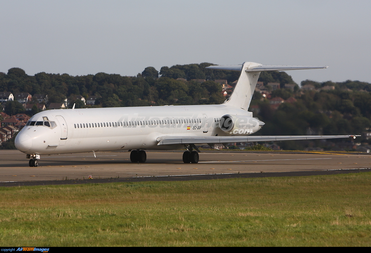 McDonnell Douglas MD-82 - Large Preview - AirTeamImages.com