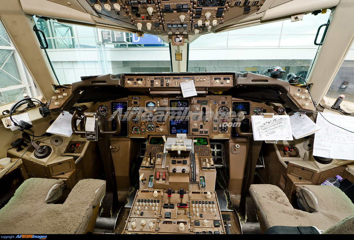 Boeing 767 300 Cockpit