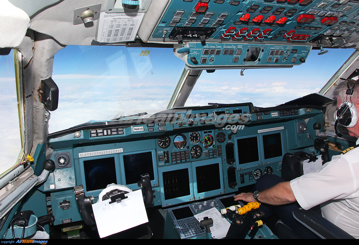Ilyushin Il-96-300 - Large Preview - AirTeamImages.com