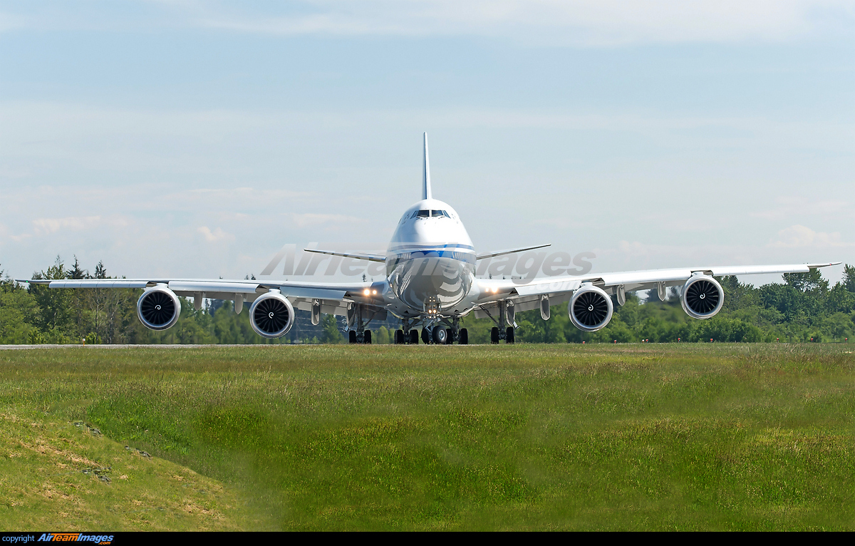 Boeing 747-89L - Large Preview - AirTeamImages.com