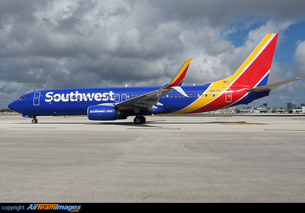 Boeing 737-8H4 (N8528Q) Aircraft Pictures & Photos - AirTeamImages.com