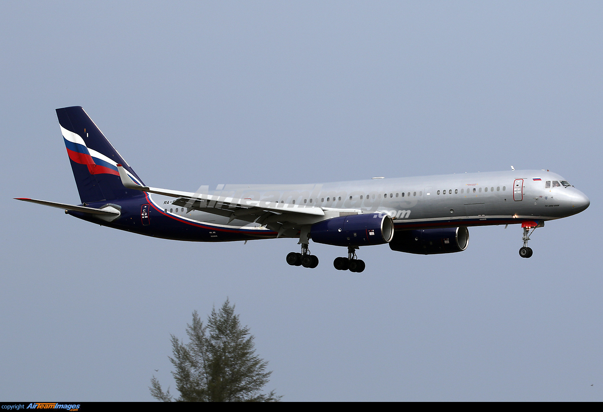 Tupolev Tu-204-100 - Large Preview - AirTeamImages.com