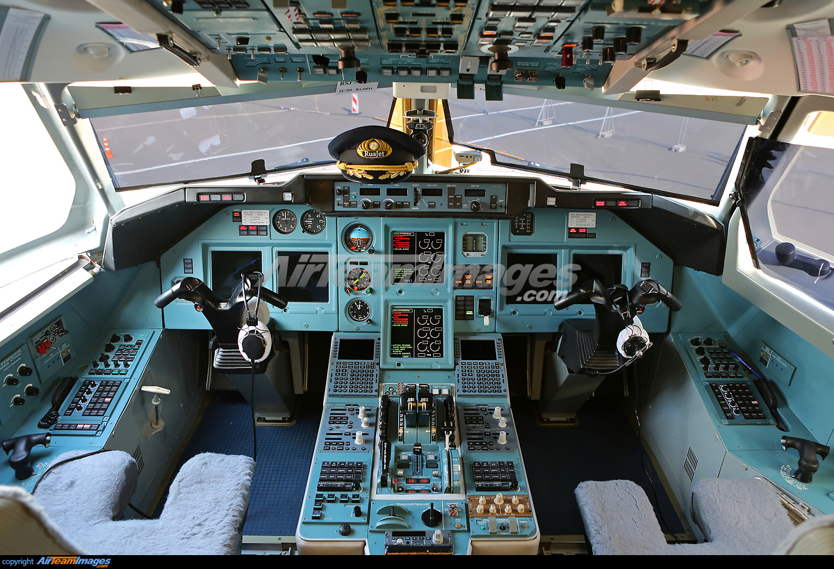 Tupolev Tu-204-100 - Large Preview - AirTeamImages.com