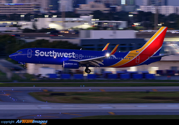 Boeing 737-8H4 (N8528Q) Aircraft Pictures & Photos - AirTeamImages.com