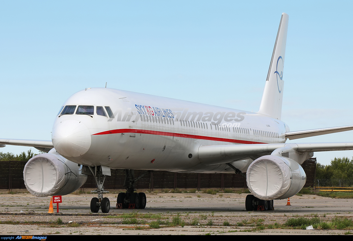 Tupolev Tu-204-100B - Large Preview - AirTeamImages.com