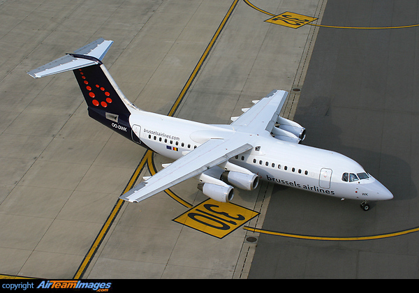 British Aerospace Avro RJ100 (OO-DWK) Aircraft Pictures & Photos ...