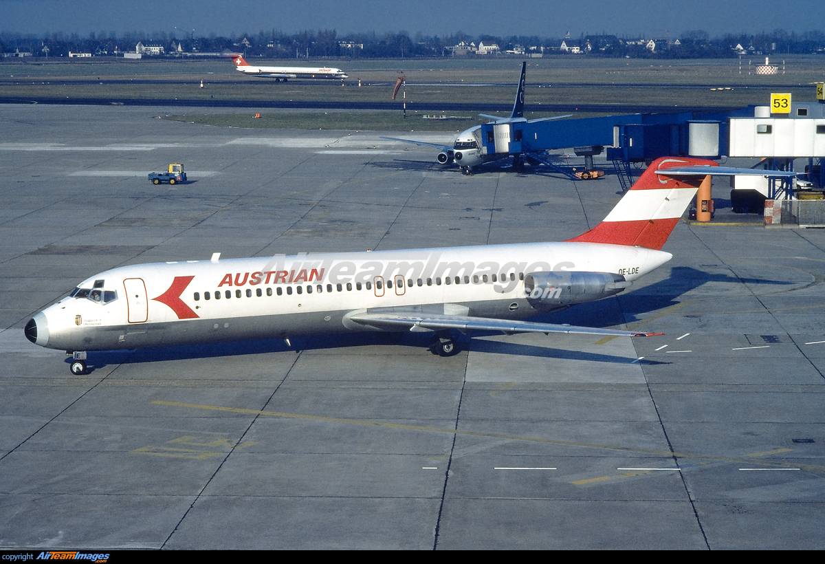 McDonnell Douglas DC-9-32 - Large Preview - AirTeamImages.com