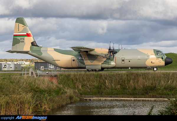 Lockheed C-130J-30 Hercules (525) Aircraft Pictures & Photos ...