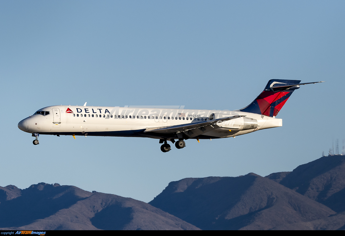 Boeing 717-2BD - Large Preview - AirTeamImages.com