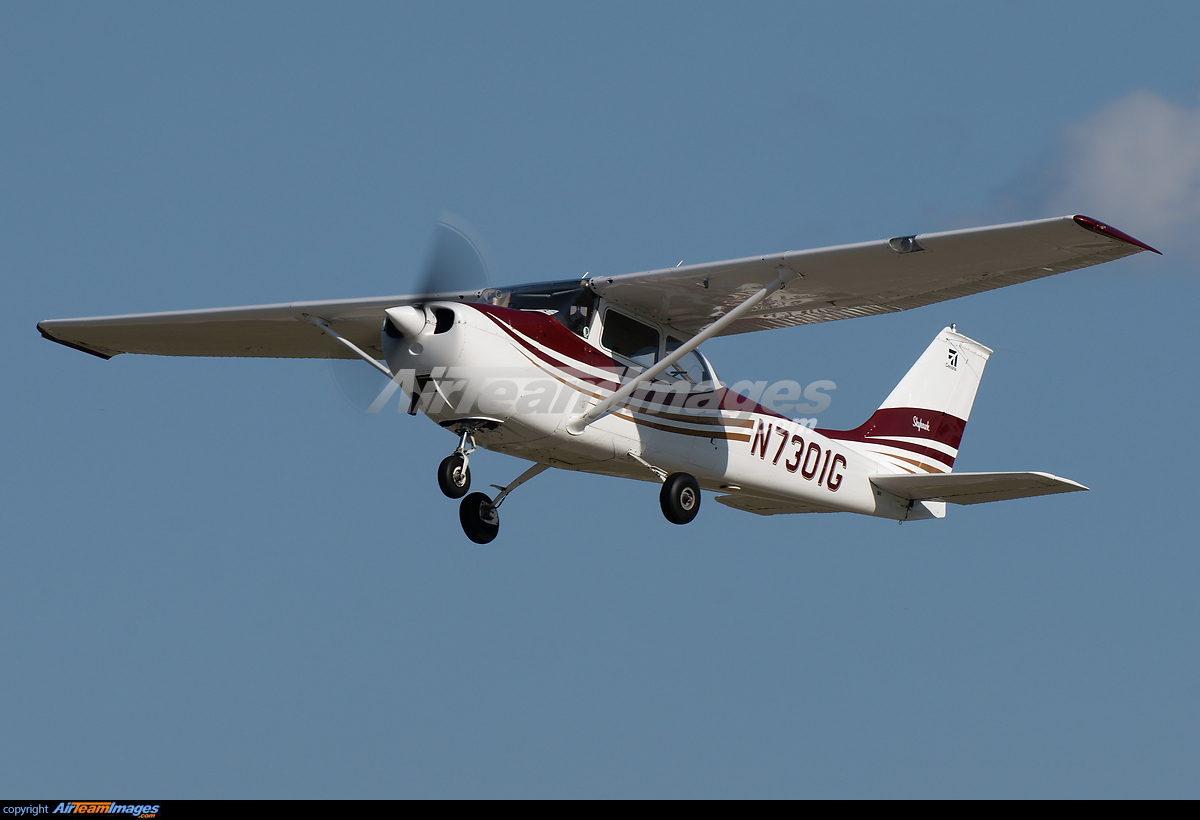Cessna 172K Skyhawk - Large Preview - AirTeamImages.com