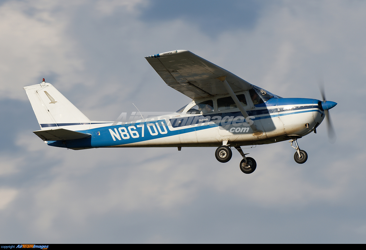 Cessna 172F Skyhawk - Large Preview - AirTeamImages.com