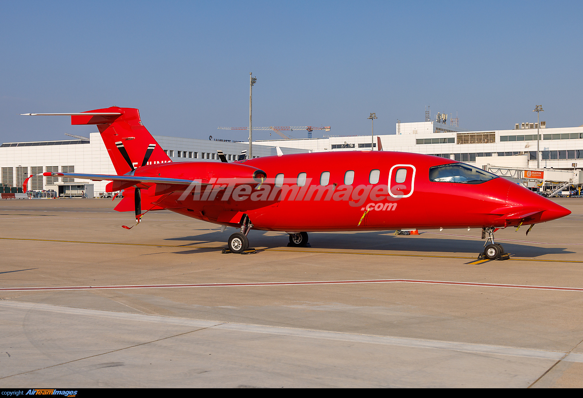 Piaggio P-180 Avanti II - Large Preview - AirTeamImages.com