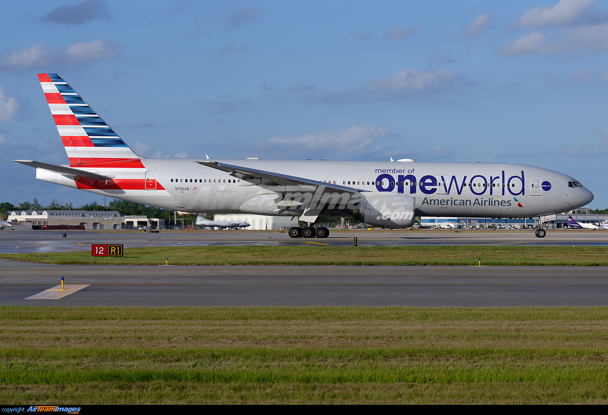 Boeing 777-223/ER - Large Preview - AirTeamImages.com