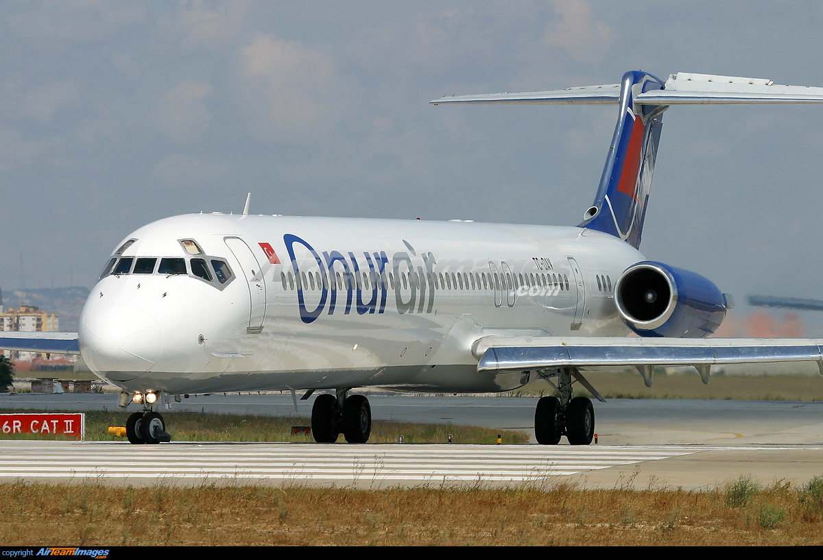 McDonnell Douglas MD-83 - Large Preview - AirTeamImages.com