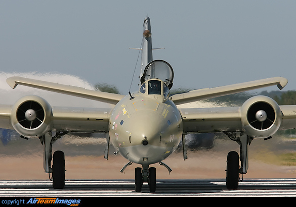 English Electric Canberra PR9 (XH134) Aircraft Pictures & Photos ...